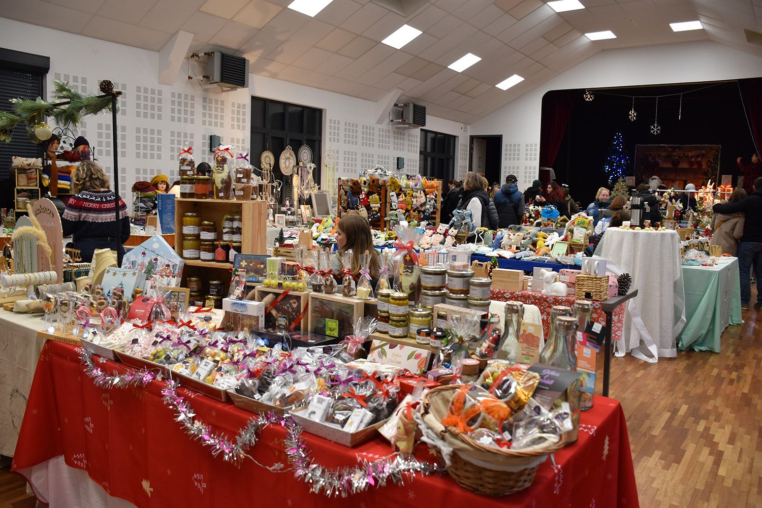 Le 2ème marché de Noël de la quincéenne : chaleureux et féérique ! - Mairie de Quincy-Voisins (77)