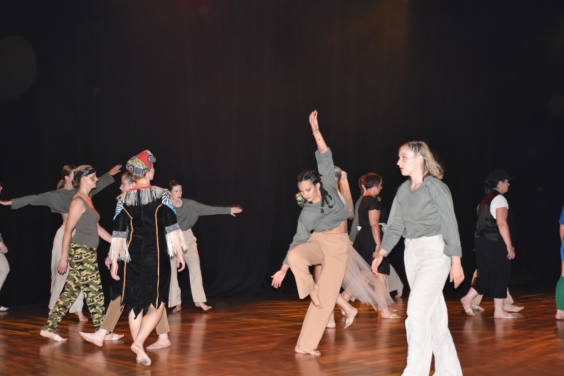 Magnifique gala de danse de l’ACLS sur le thème des supers héroïnes ! - Mairie de Quincy-Voisins ...