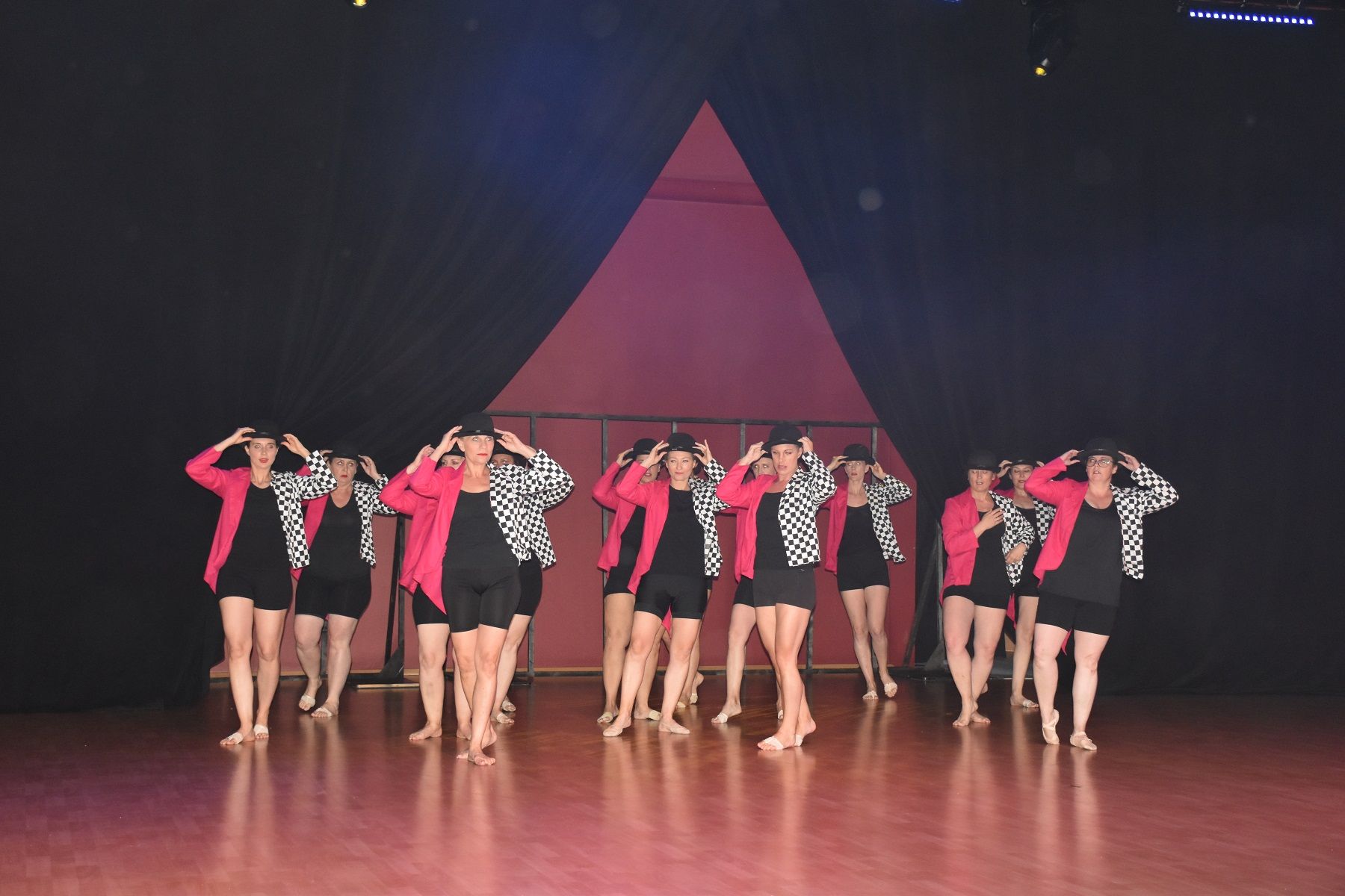 Magnifique gala de danse de l’ACLS sur le thème des supers héroïnes ! - Mairie de Quincy-Voisins ...