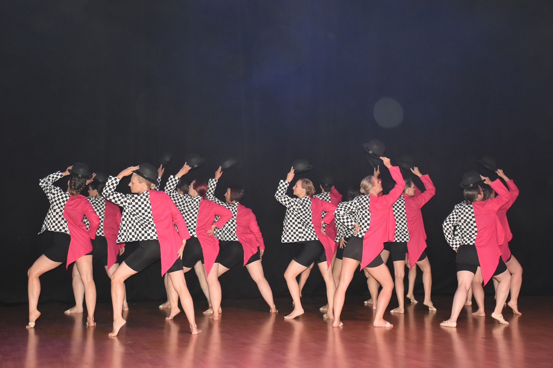 Magnifique gala de danse de l’ACLS sur le thème des supers héroïnes ! - Mairie de Quincy-Voisins ...