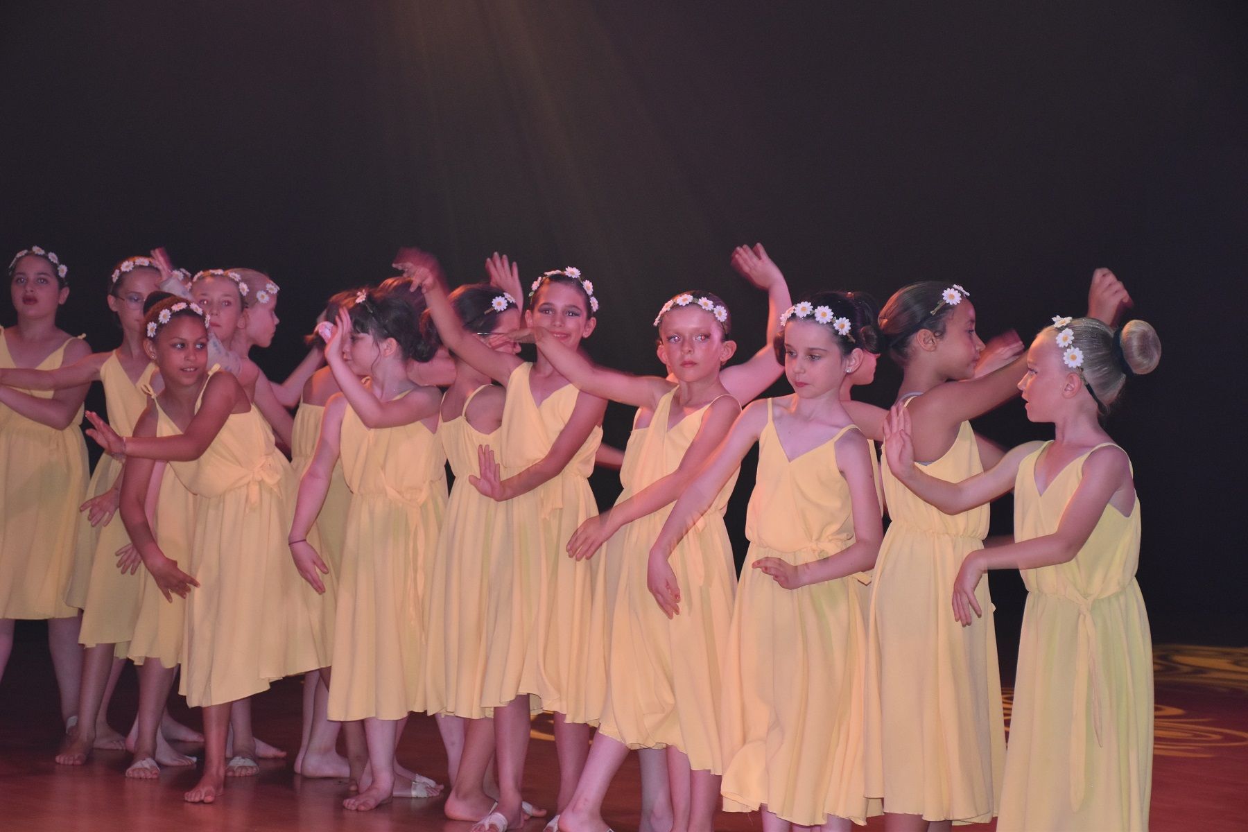 Magnifique gala de danse de l’ACLS sur le thème des supers héroïnes ! - Mairie de Quincy-Voisins ...
